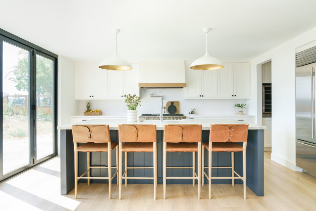 This Modern-Coastal Home Remodel Embraces Natural Tones and Textures ...