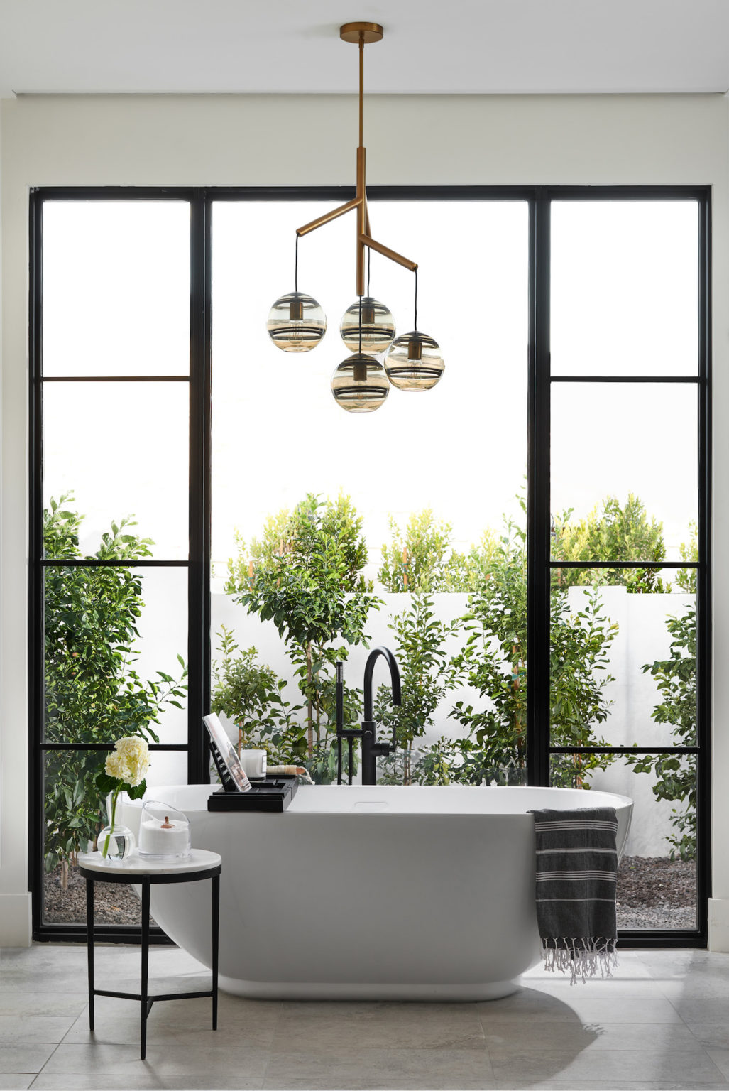 Stunning Marble Slabs Set the Tone in This Contemporary Arizona Home ...