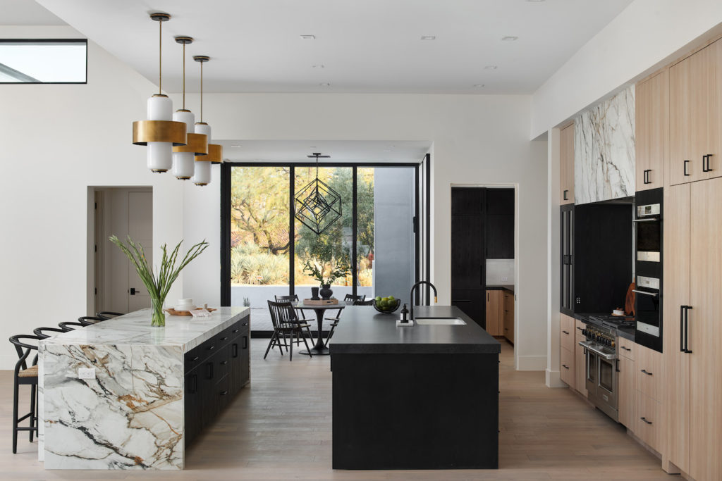 Stunning Marble Slabs Set the Tone in This Contemporary Arizona Home ...
