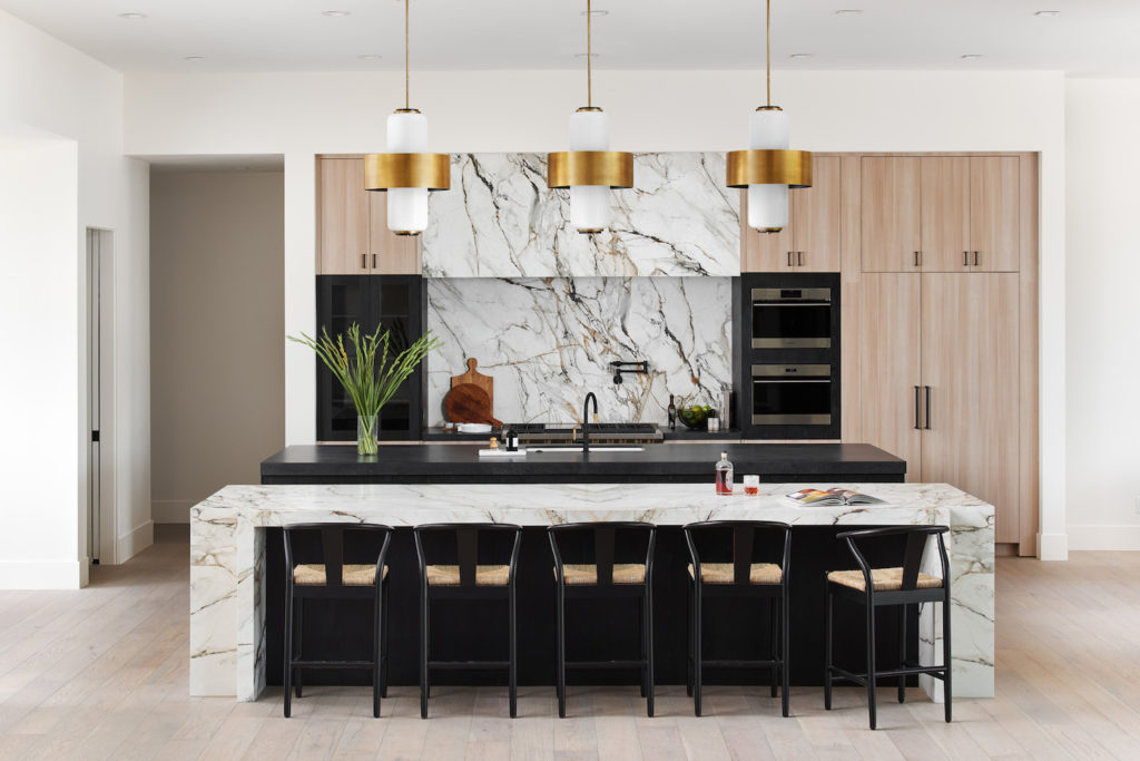 Stunning Marble Slabs Set the Tone in This Contemporary Arizona Home ...
