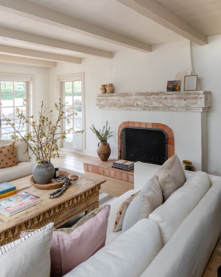 Terracotta Tiles Add a Splash of Spanish Charm to This Cozy Living Room ...