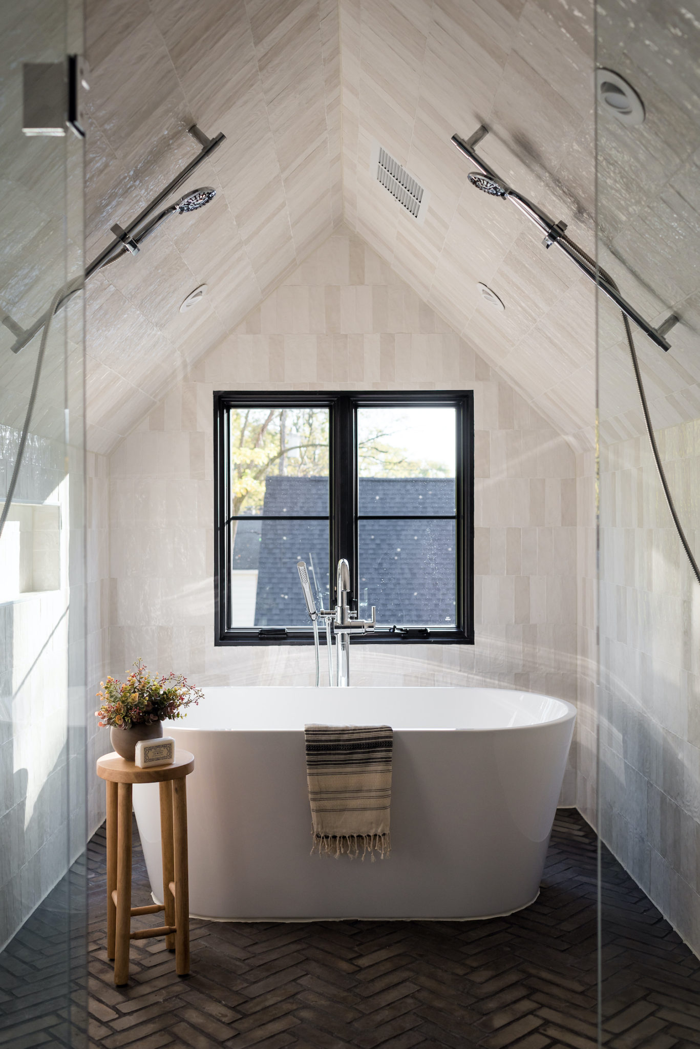 Peaked Ceilings Create Delightful Moments in This Warm and Modern ...