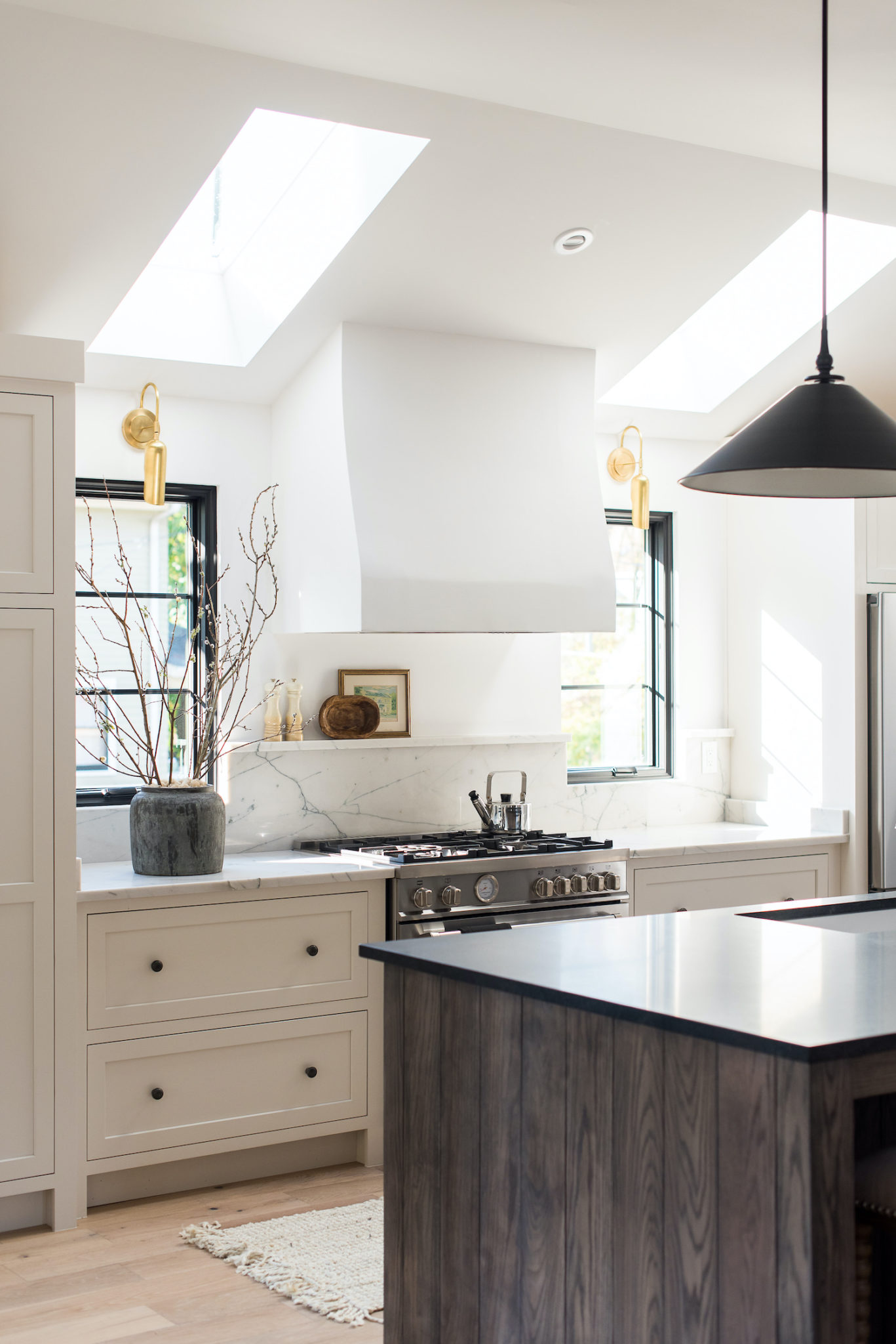 Peaked Ceilings Create Delightful Moments in This Warm and Modern ...