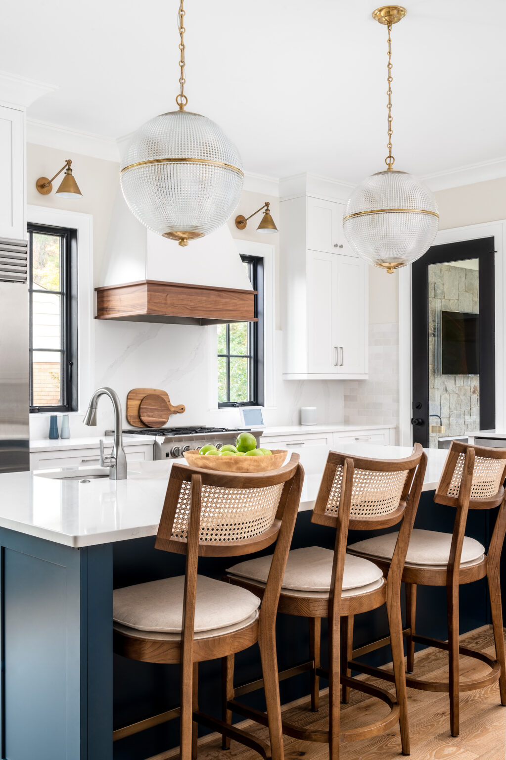 A Serene Color Pallet Brings Style and Ease to This D.C. Contemporary ...