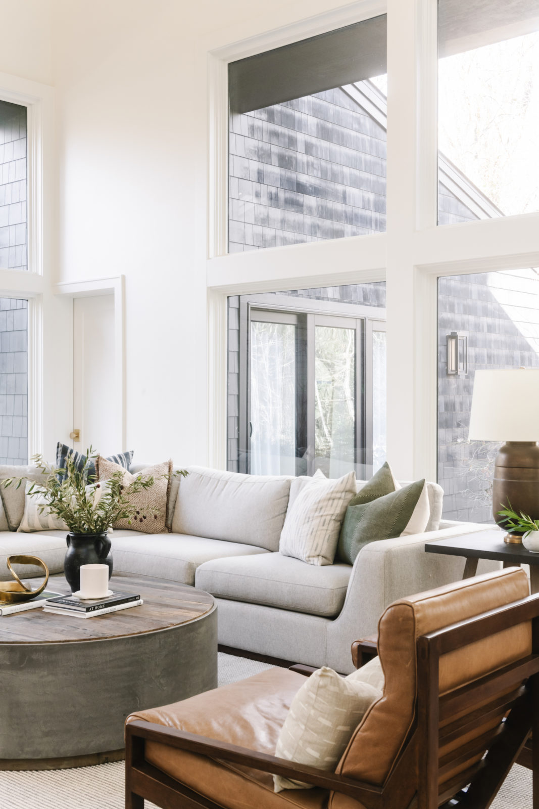 A Streamlined Palette Puts Mid-Century Modern Design on Display · Haven