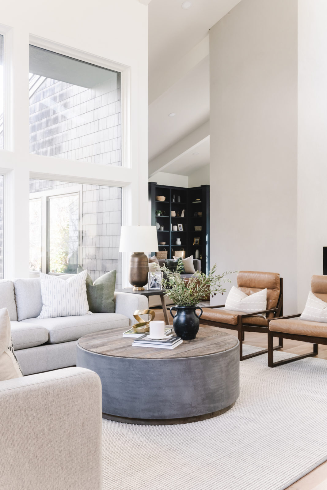 A Streamlined Palette Puts Mid-Century Modern Design on Display · Haven