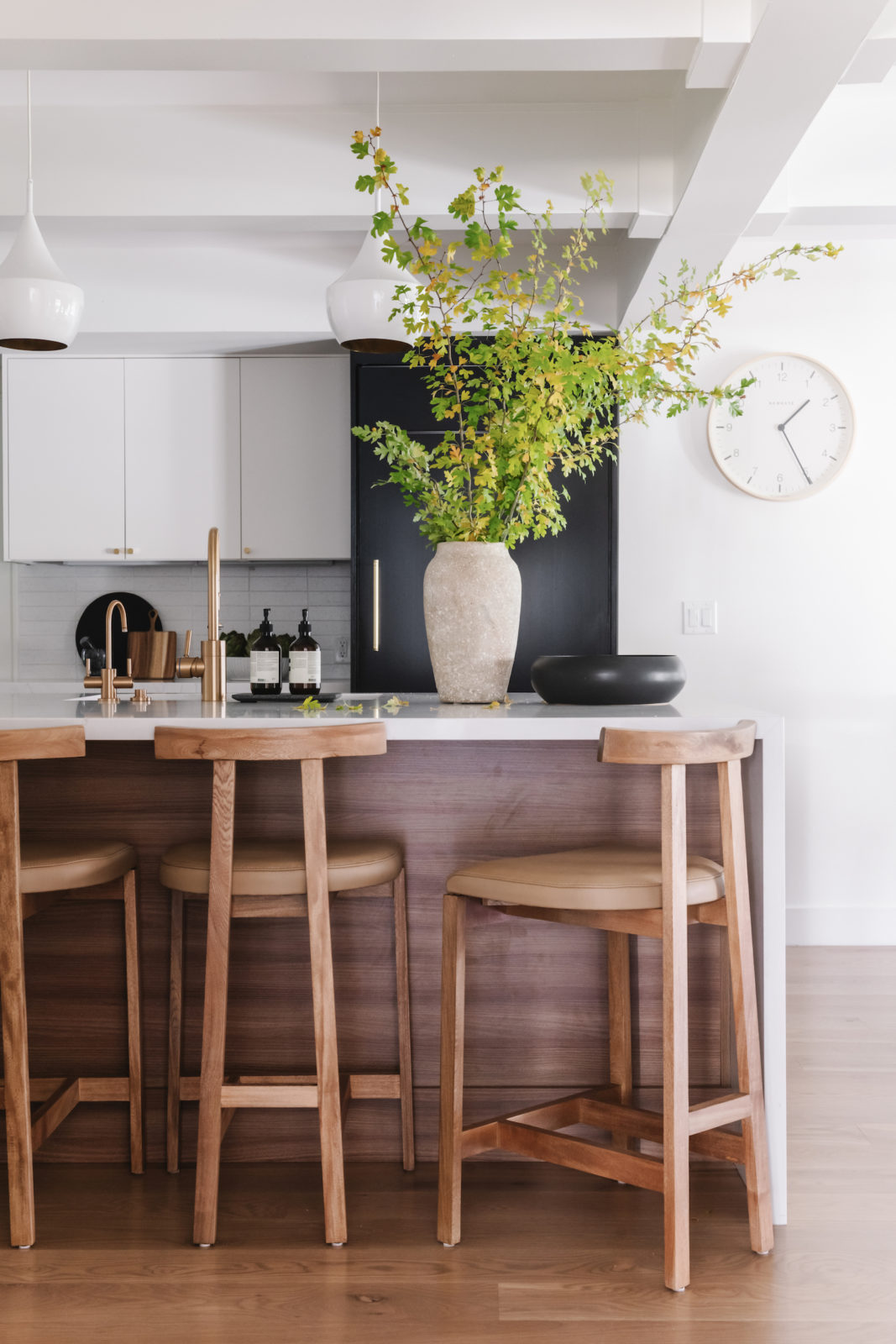 A Streamlined Palette Puts Mid-Century Modern Design on Display · Haven