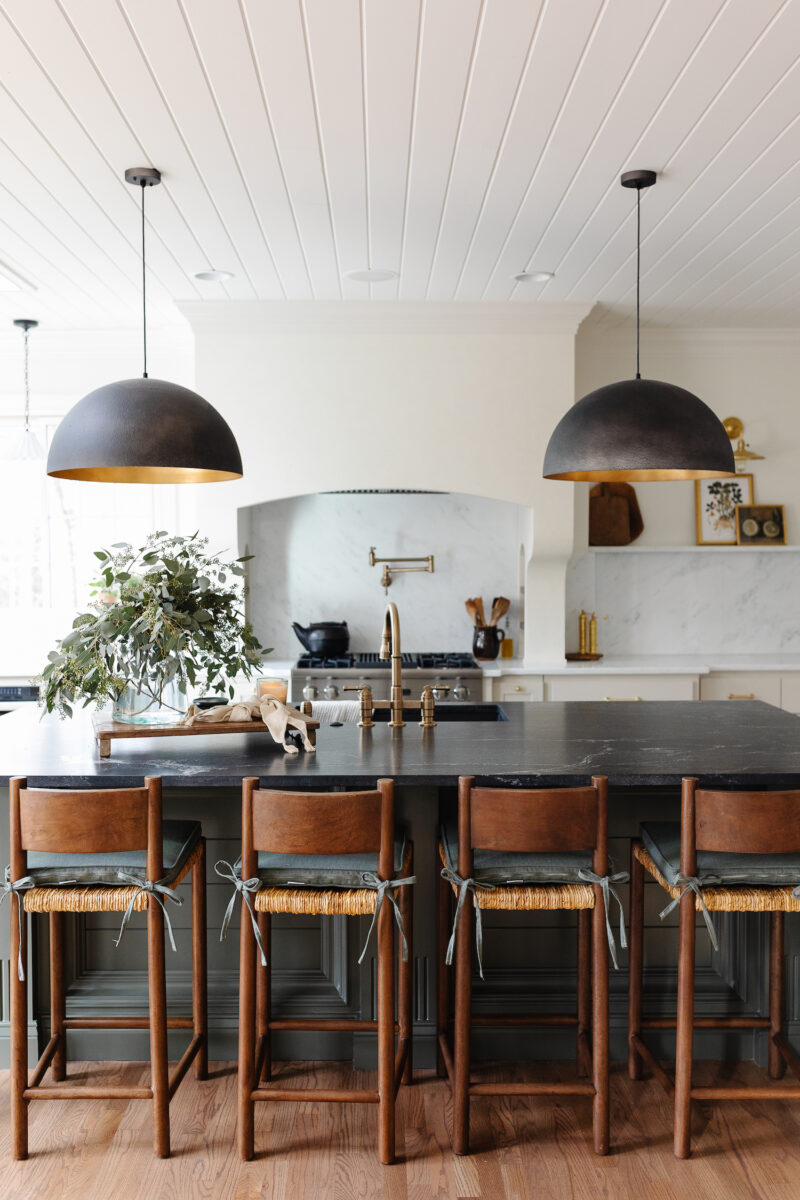 See the Bewitching Effect of Contrasting Counters in a Georgia Kitchen ...