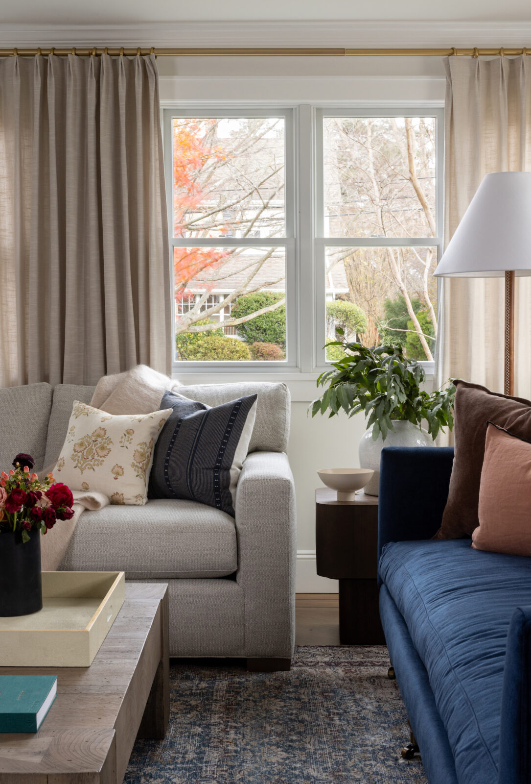 Experience the Magic of Mixing Tradition and Modernity in Home Design ...