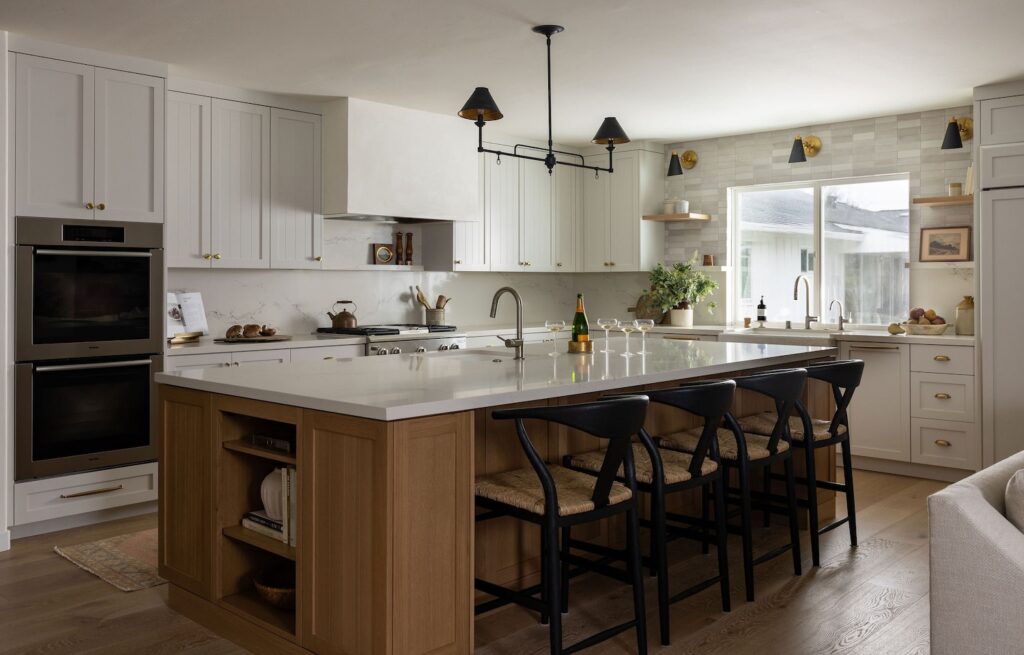 Modern Sophistication Infuses Warmth into a Classic Ranch-Style Home ...