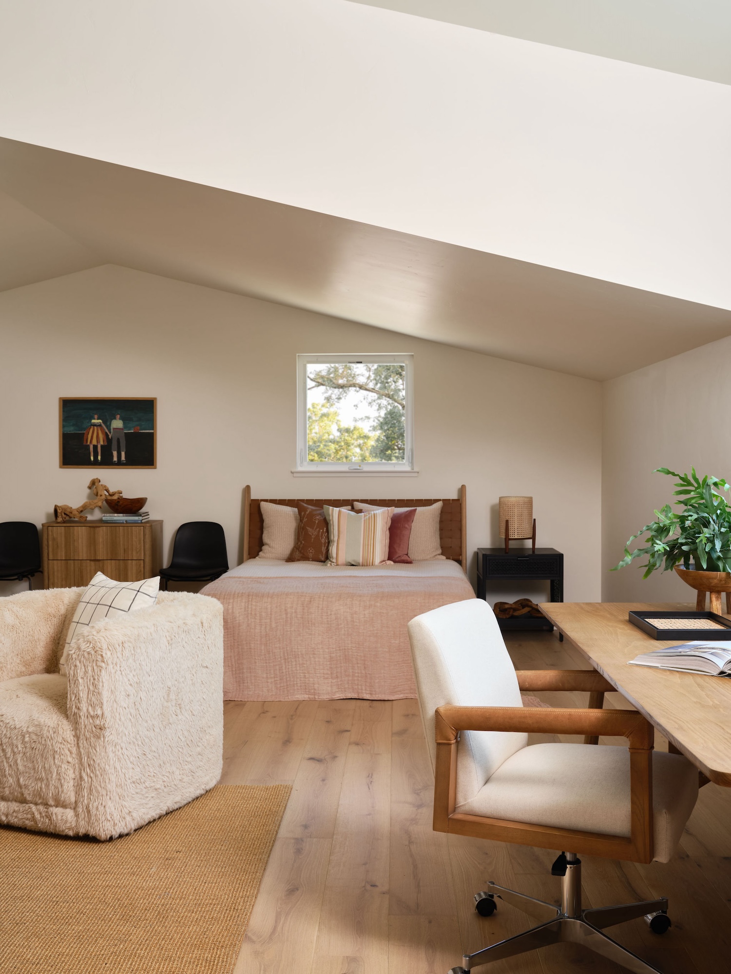 From Natural Textures to Curated Art This Home Blends Sophistication ...