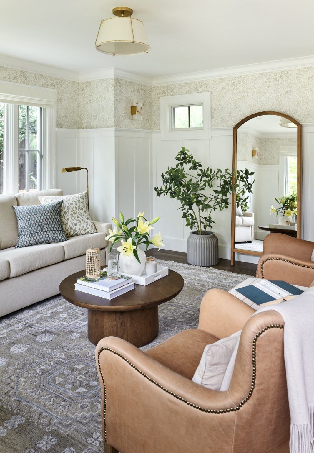 Inside a Hidden Guest Cottage Wrapped in Soft Details and Feminine ...